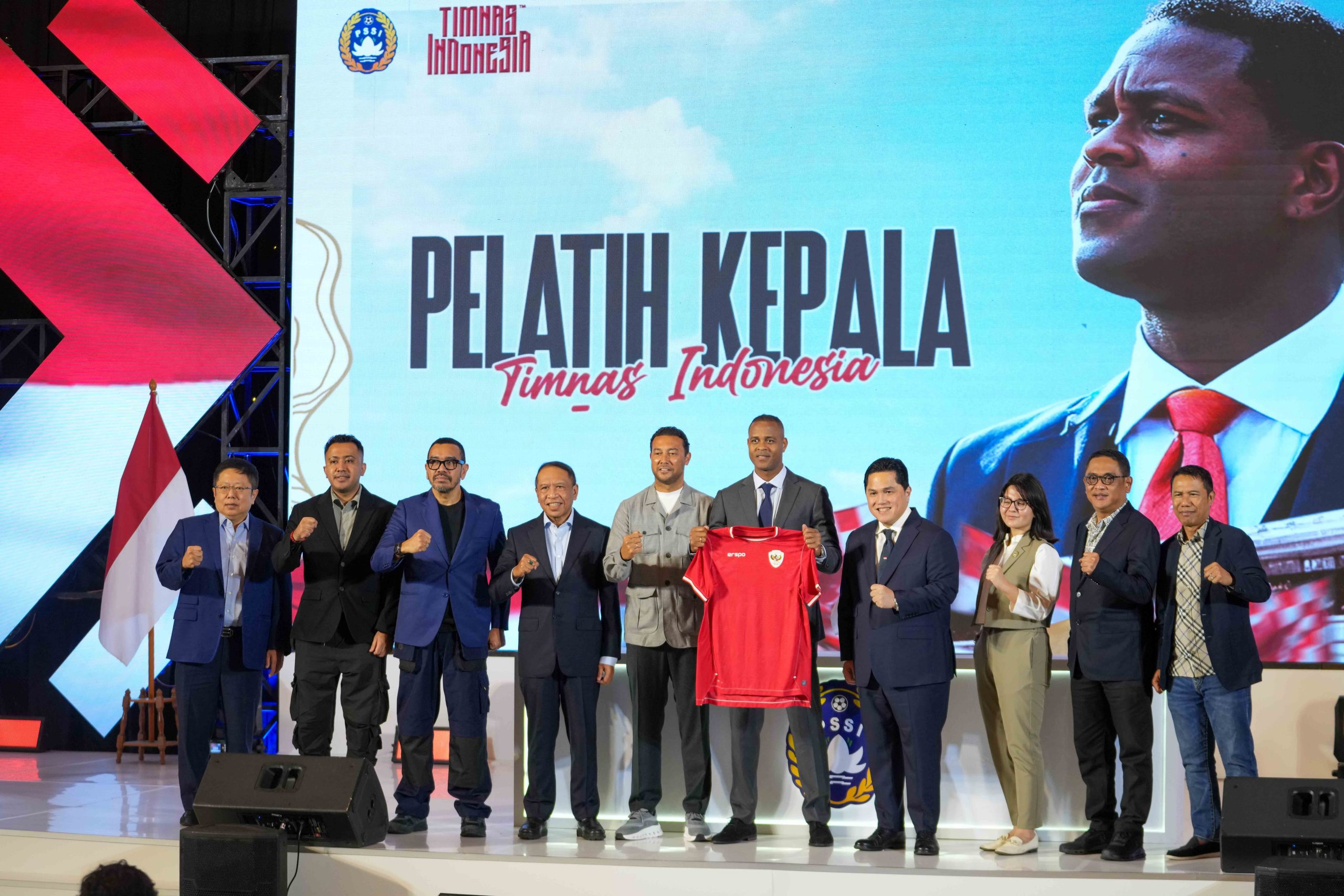 Tantangan Patrick Kluivert Jelang Kontra Australia, Suporter Timnas ...